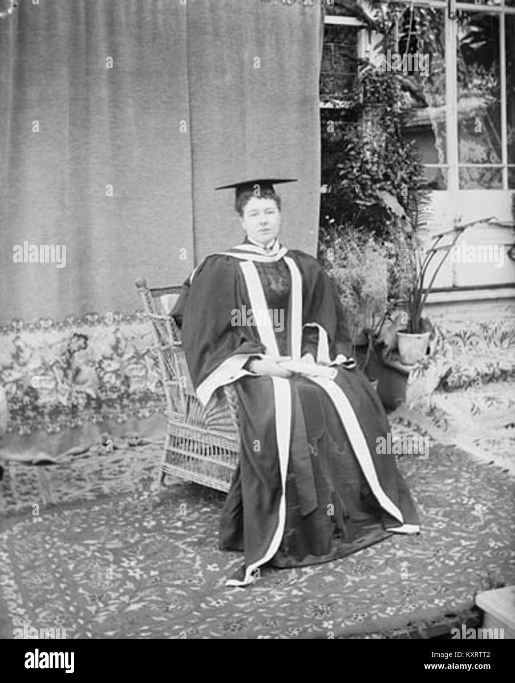 Queens clothing Black and White Stock Photos & Images - Alamy