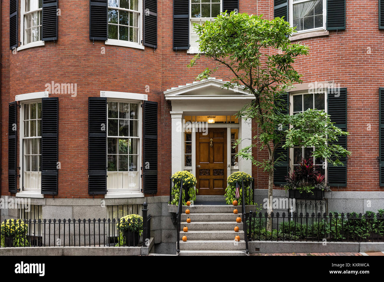 Brownstone hi-res stock photography and images - Alamy