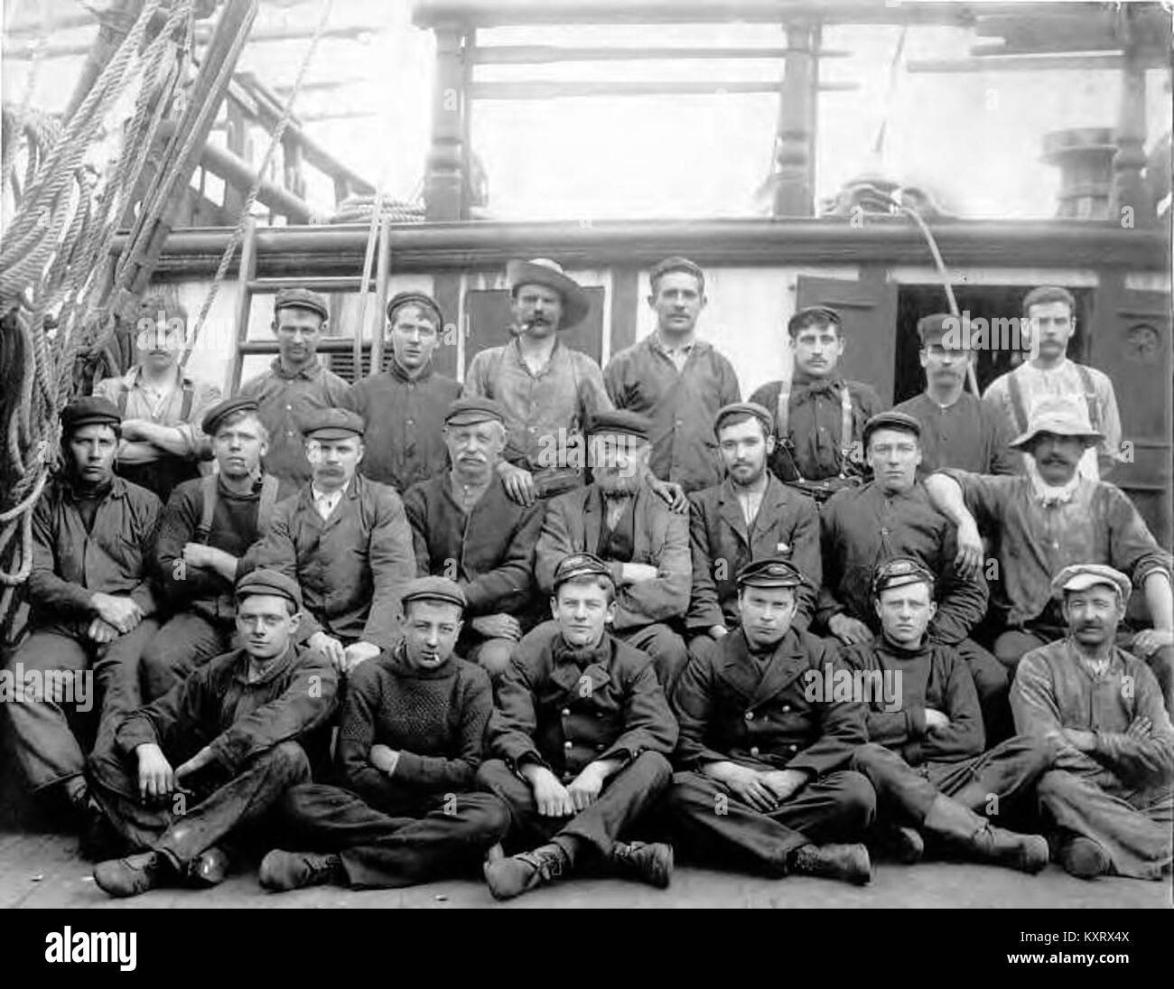 Ship crew 1900 hi-res stock photography and images - Alamy