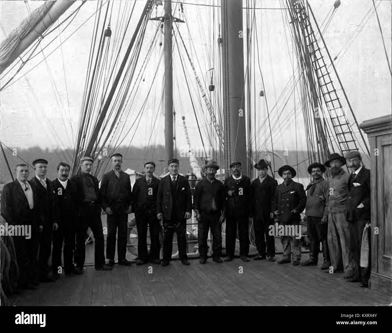 Ship crew 1900 hi-res stock photography and images - Alamy