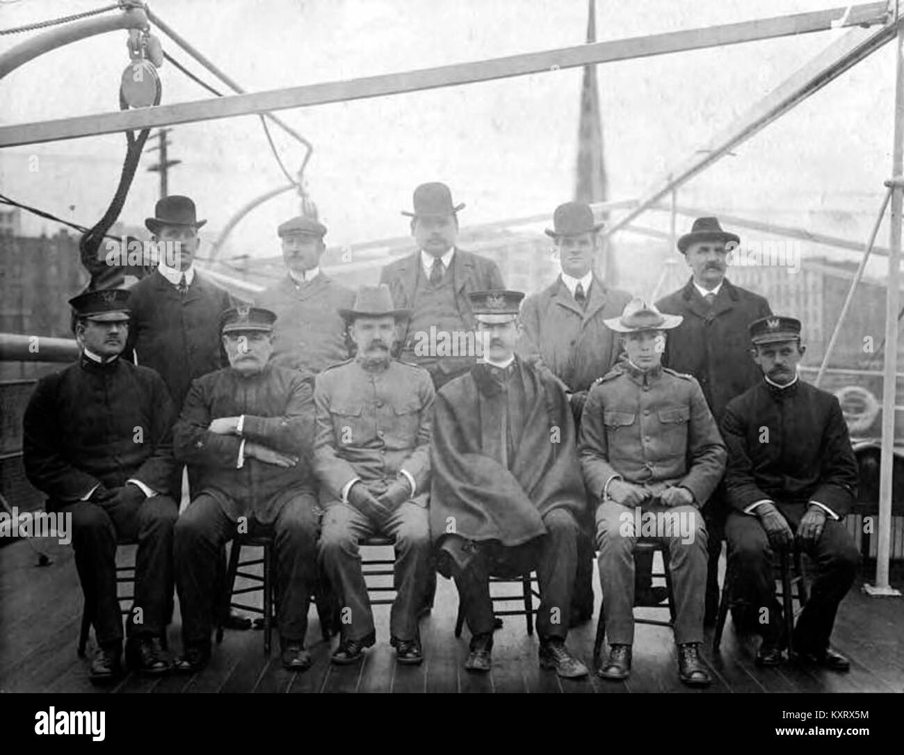 Lifestyle 1900s heritage sailors hi-res stock photography and images ...