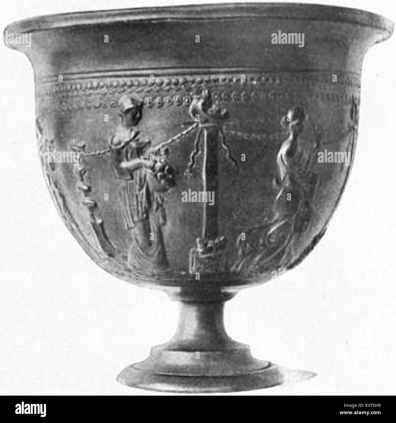 An illustration from the 1911 Encyclopaedia Britannica depicting a jar ...
