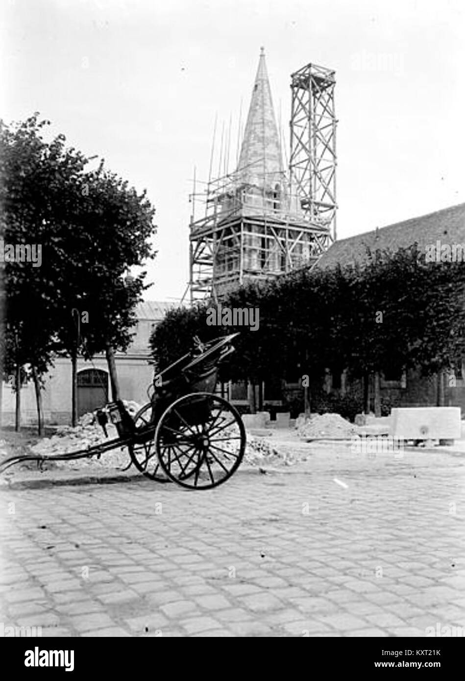 Medieval scaffolding hi-res stock photography and images - Alamy