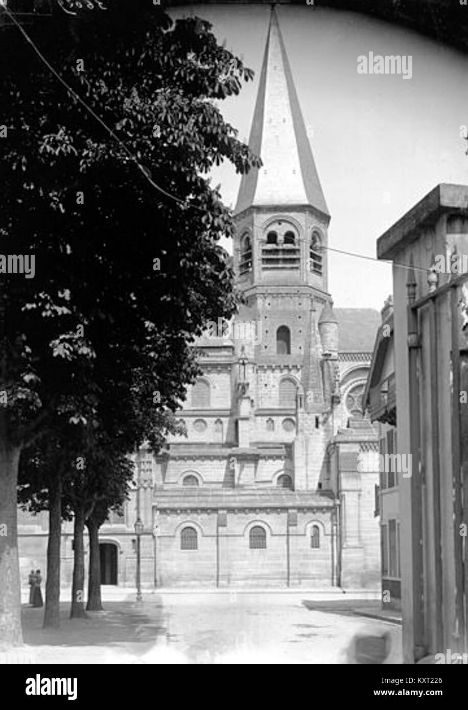 Eglise de poissy hi-res stock photography and images - Alamy