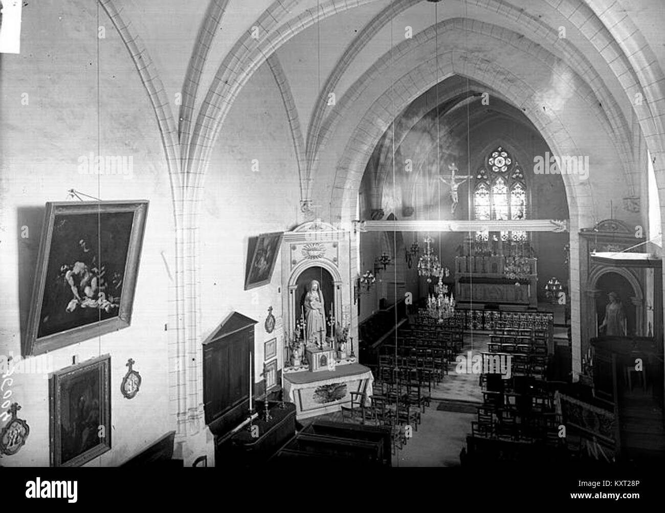 Vaulted ceilings ceiling view church Black and White Stock Photos ...