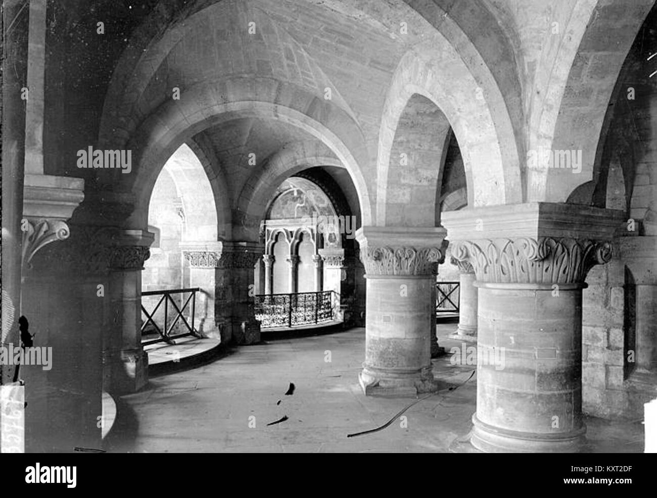 Abbey crypt architecture Black and White Stock Photos & Images - Alamy