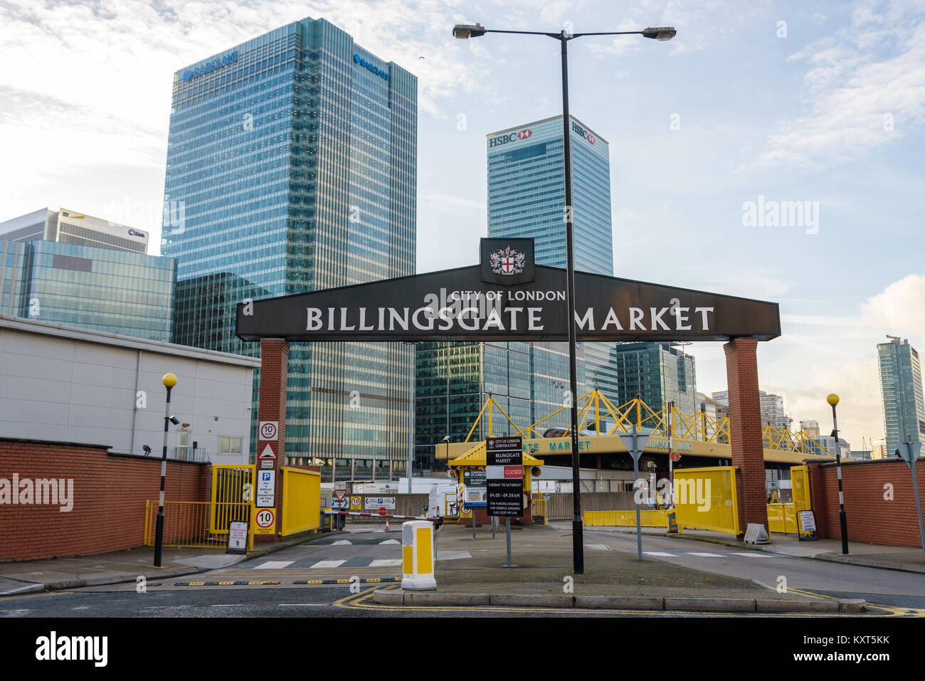 Billingsgate fish market entrance hi-res stock photography and images ...