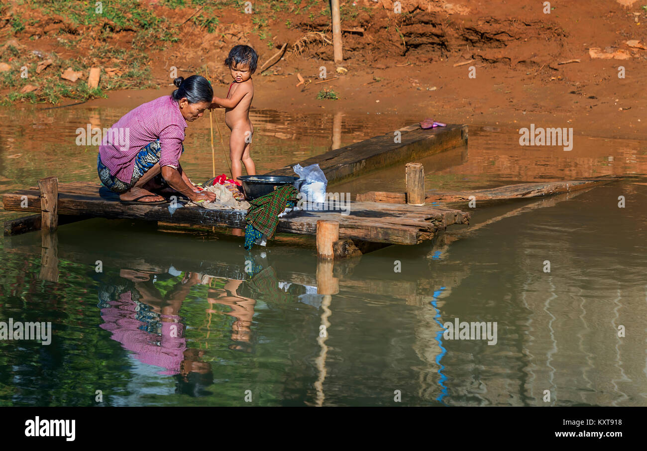 Asian kid bathing hi-res stock photography and images - Alamy