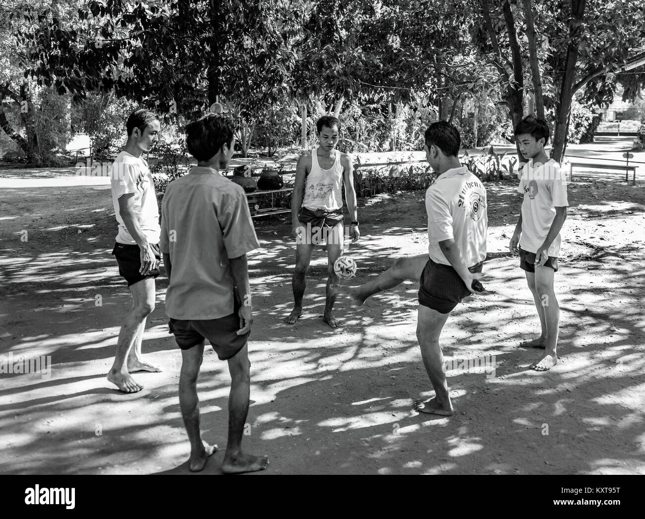 Chinlone myanmar hi-res stock photography and images - Alamy