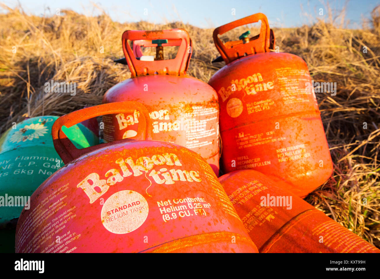 Helium gas canister hi-res stock photography and images - Alamy