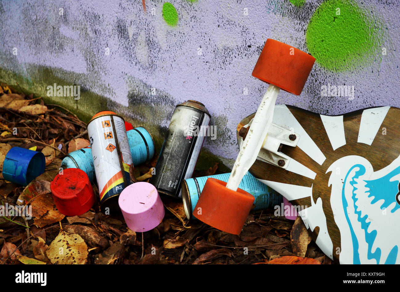 Gang culture spray paint cans and skateboard Stock Photo - Alamy