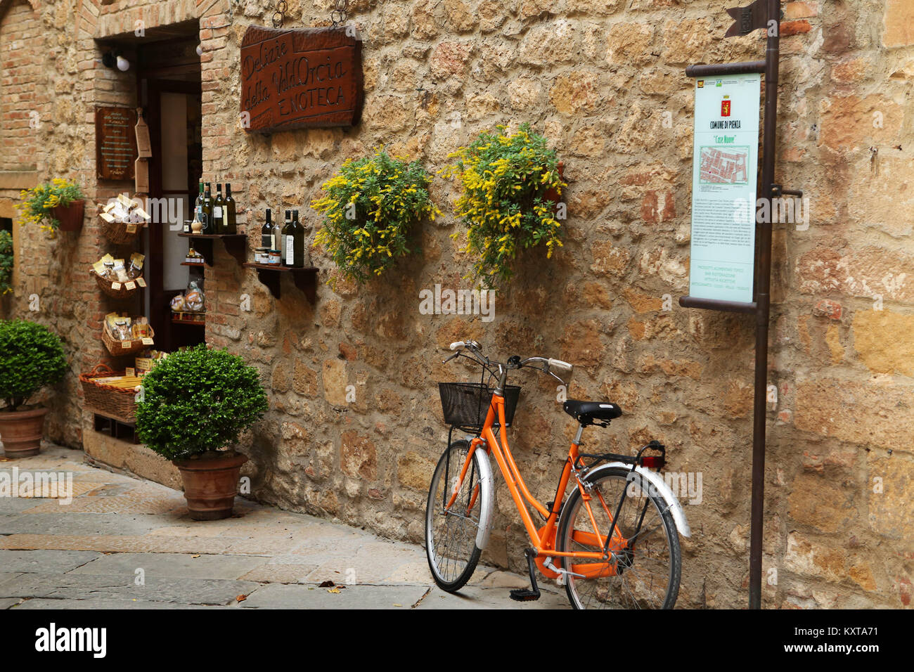 Classic Italian travel scene, Sienna Stock Photo - Alamy