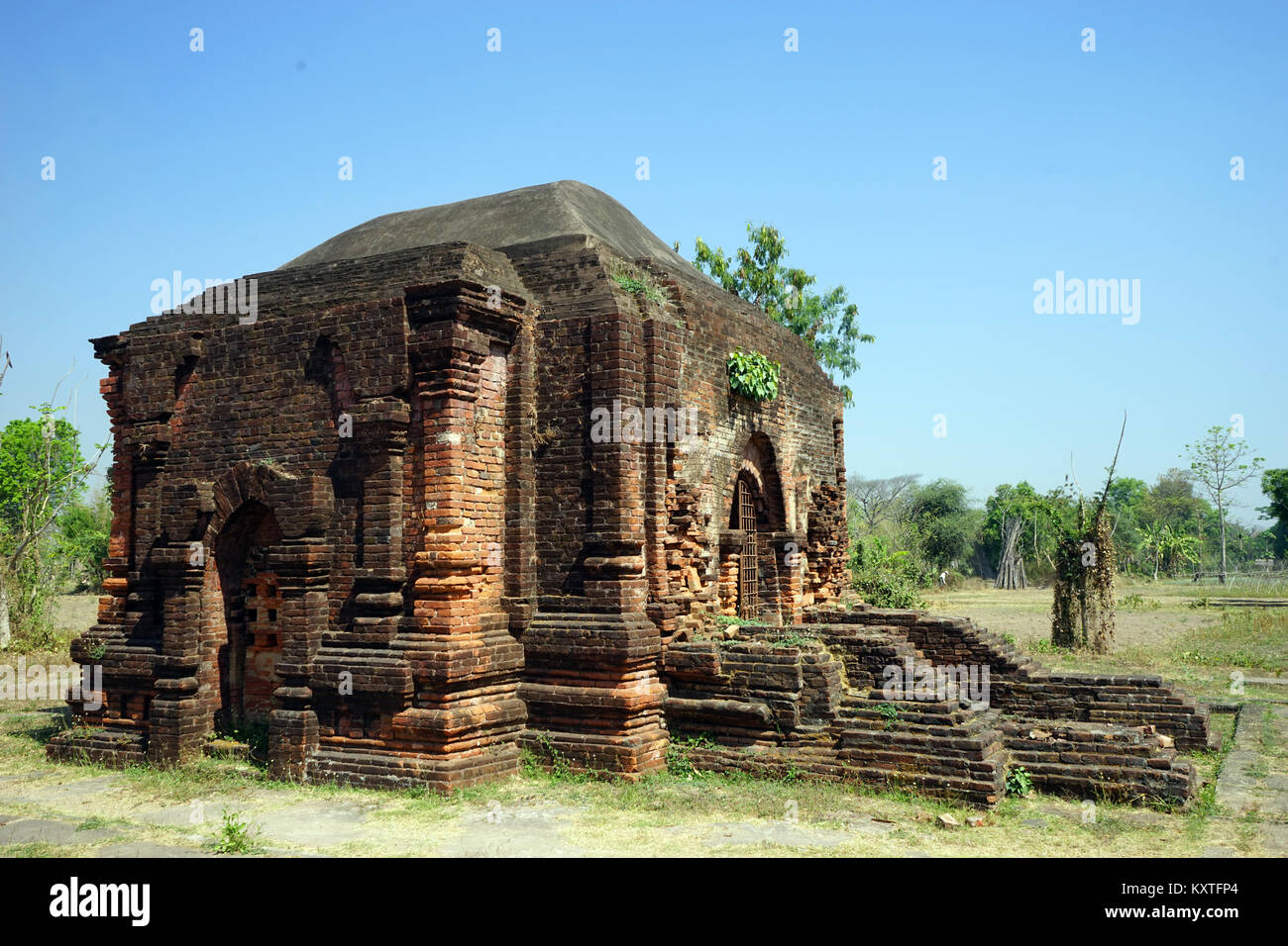 Pyu, MYANMAR - CIRCA APRIL 2017 Ashey Zey Gu Pagoda Stock Photo - Alamy