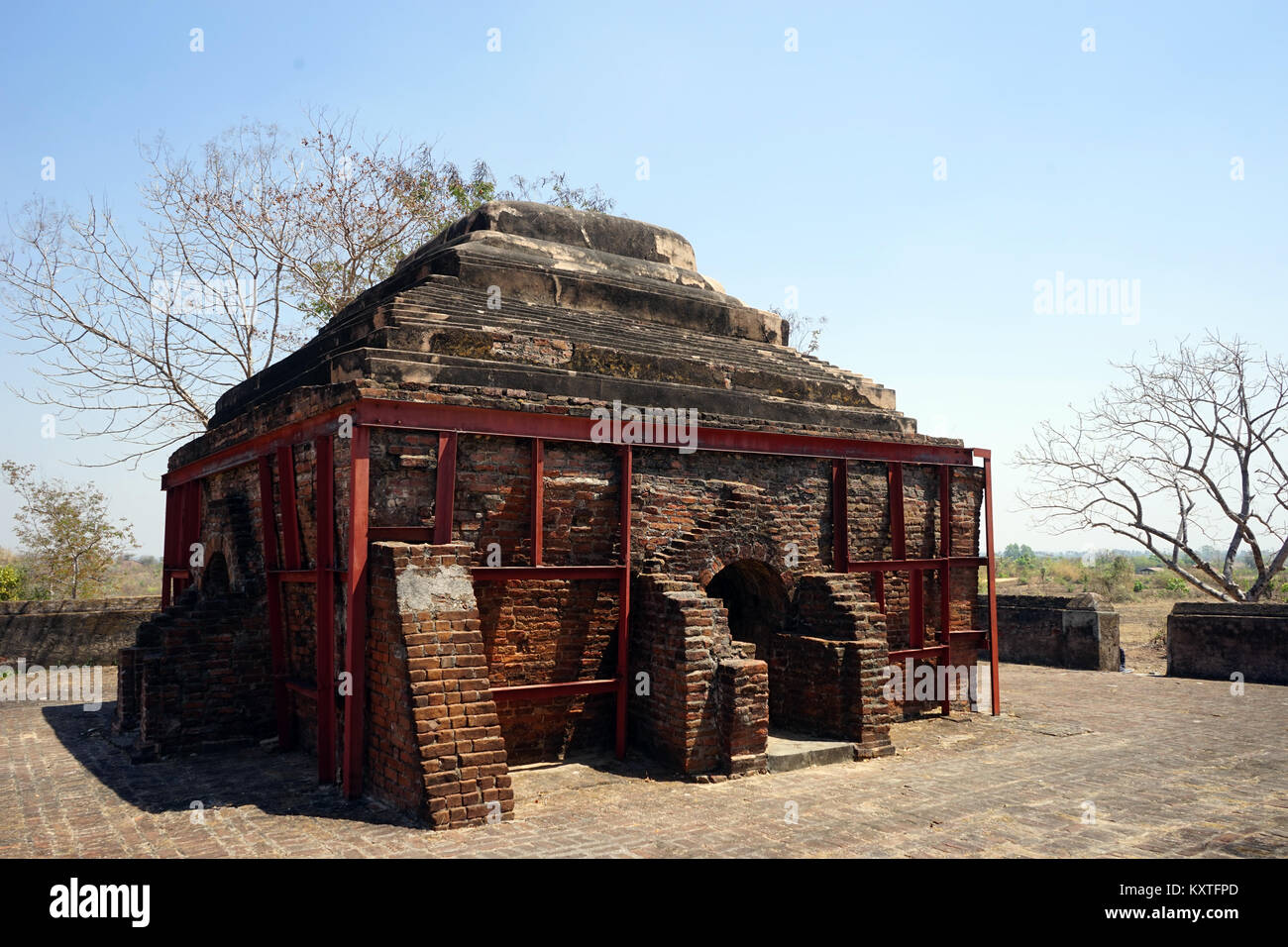 Pyu, MYANMAR - CIRCA APRIL 2017 Lay Myet Hna Pagoda Stock Photo - Alamy