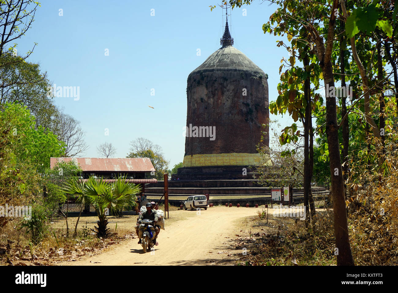 Pyu, MYANMAR - CIRCA APRIL 2017 Bawbawgyi Pagoda Stock Photo - Alamy