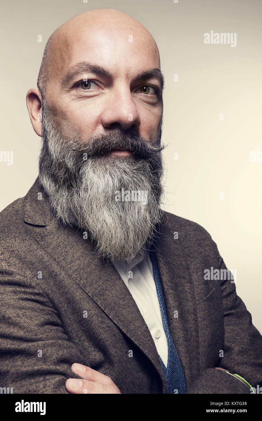 Man long beard posing hi-res stock photography and images - Alamy
