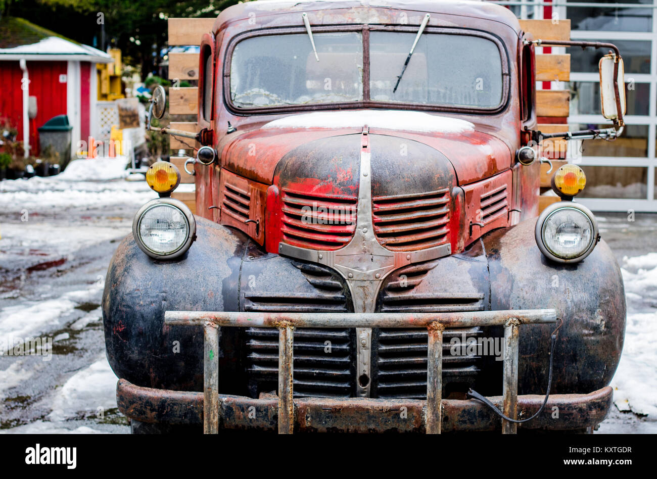 Rusty old truck in death valley hi-res stock photography and images - Alamy