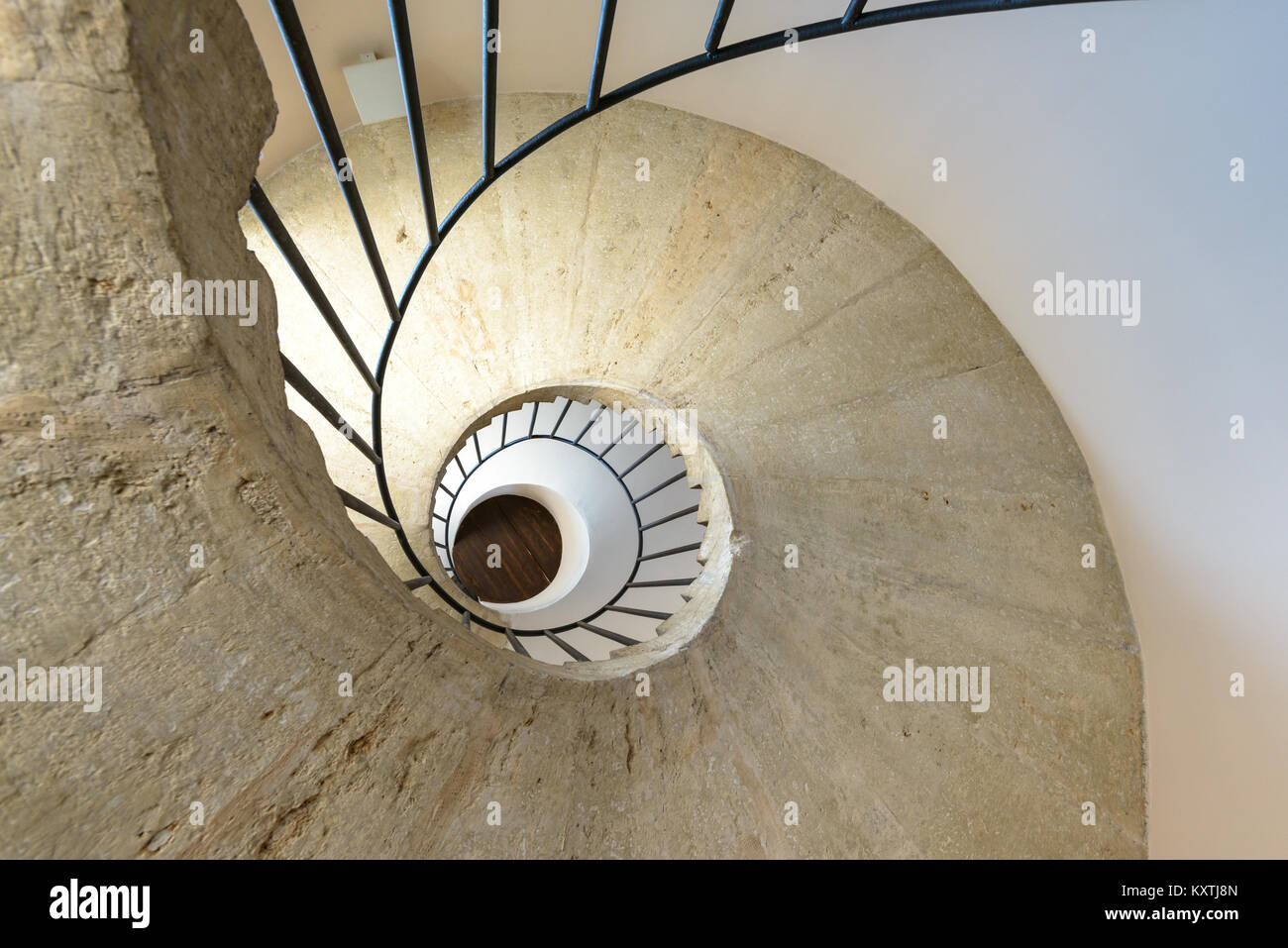 Bottom up spiral staircase hi-res stock photography and images - Alamy