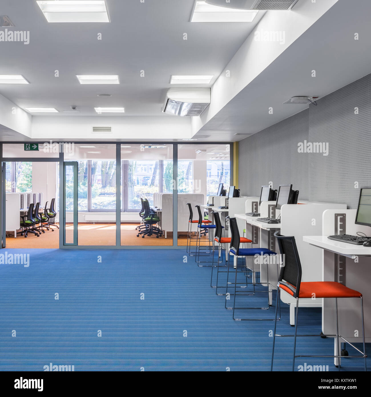 Modern library interior computer hi-res stock photography and images ...