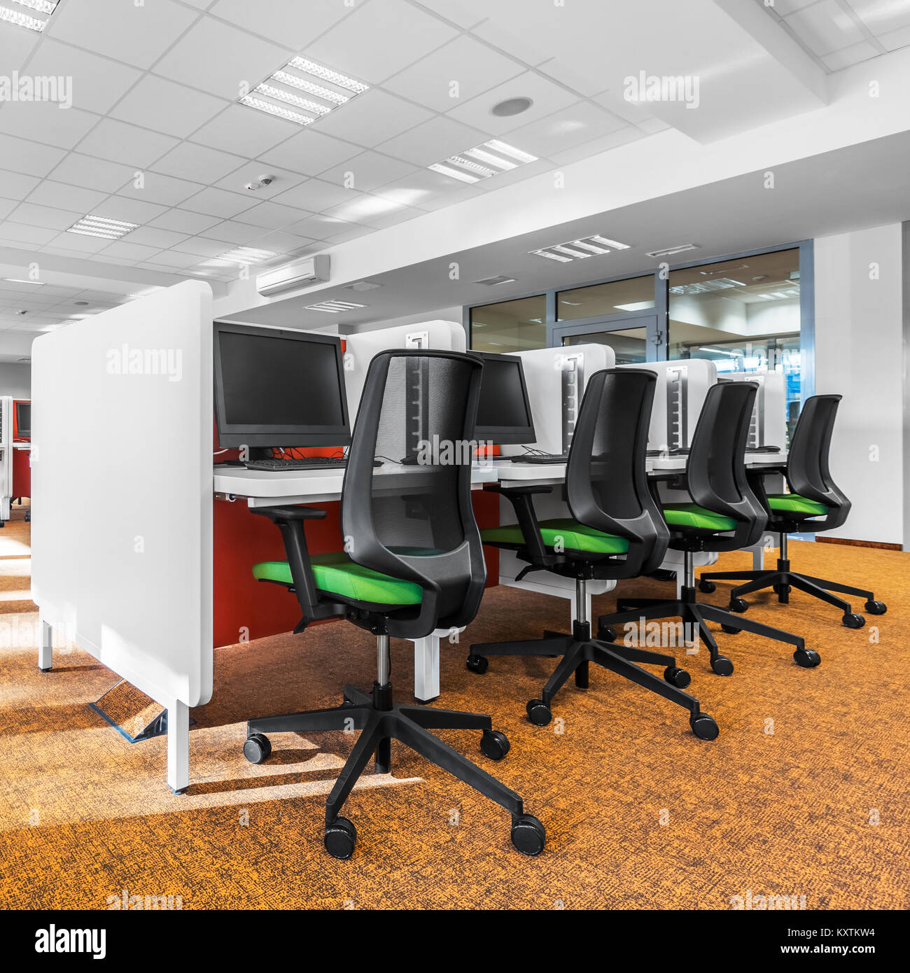 Modern classroom interior hi-res stock photography and images - Alamy