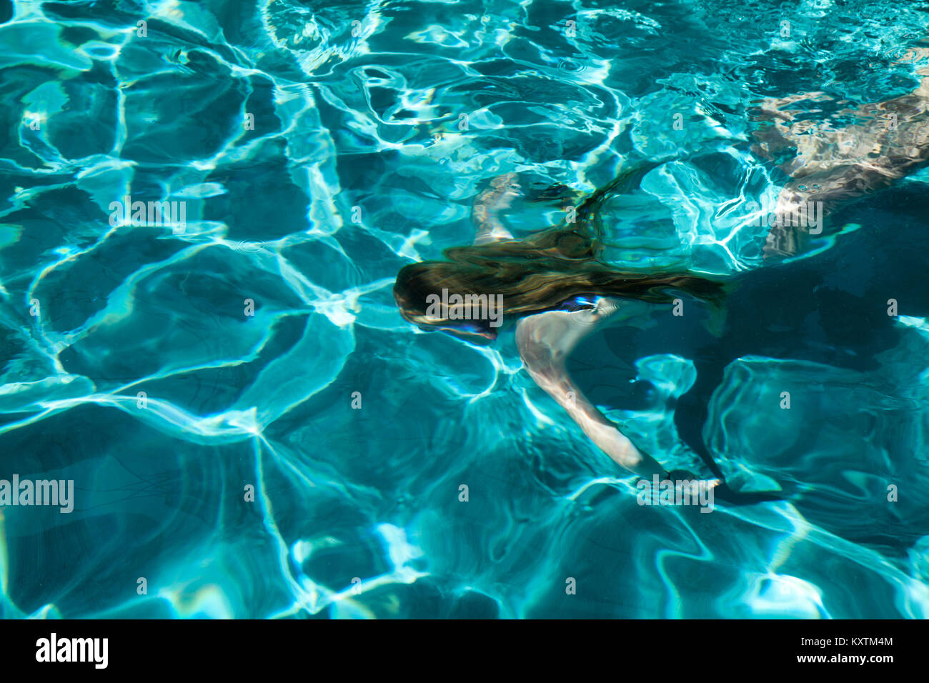 Diving girl underwater hi-res stock photography and images - Alamy