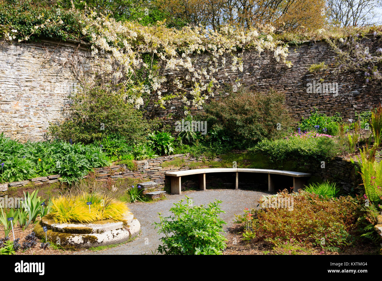 Seating area garden hi-res stock photography and images - Alamy