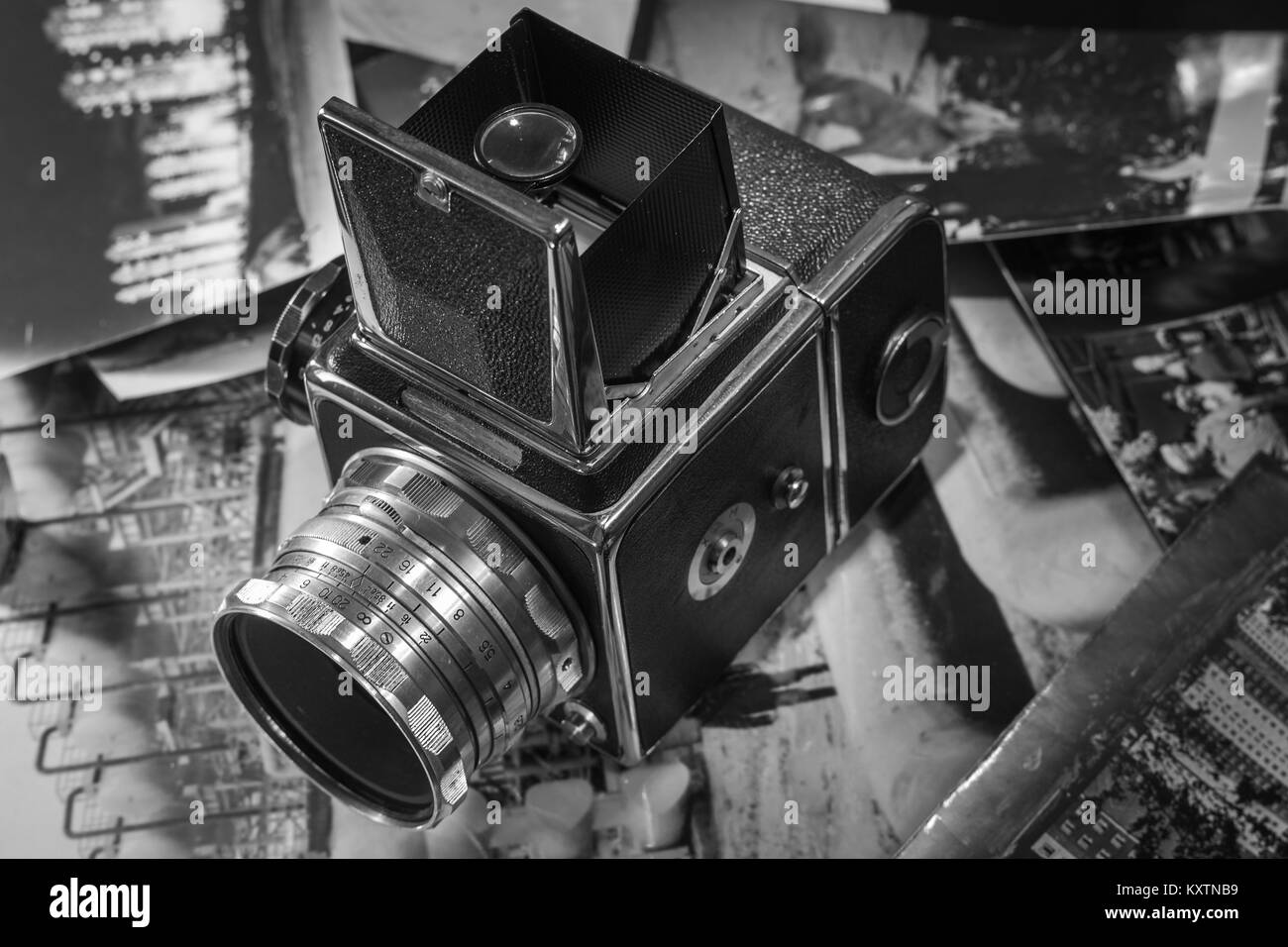 old camera retro medium format camera in the old style Stock Photo - Alamy
