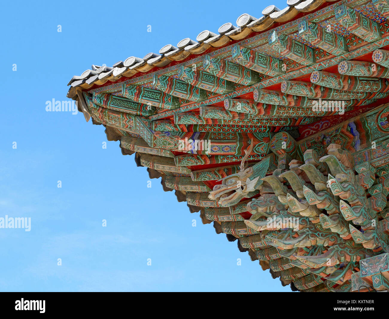 Korean temple roof detail hi-res stock photography and images - Alamy