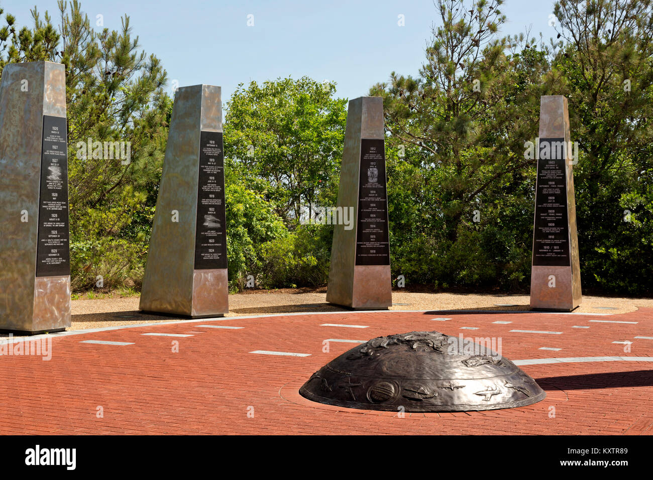 NC01244-00...NORTH CAROLINA - Wing shaped pillars at the Monument to a ...