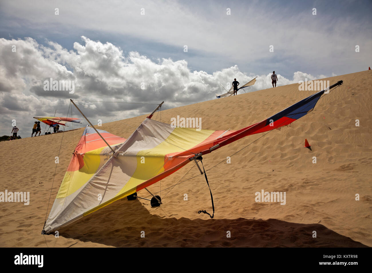Hand glider hi-res stock photography and images - Alamy