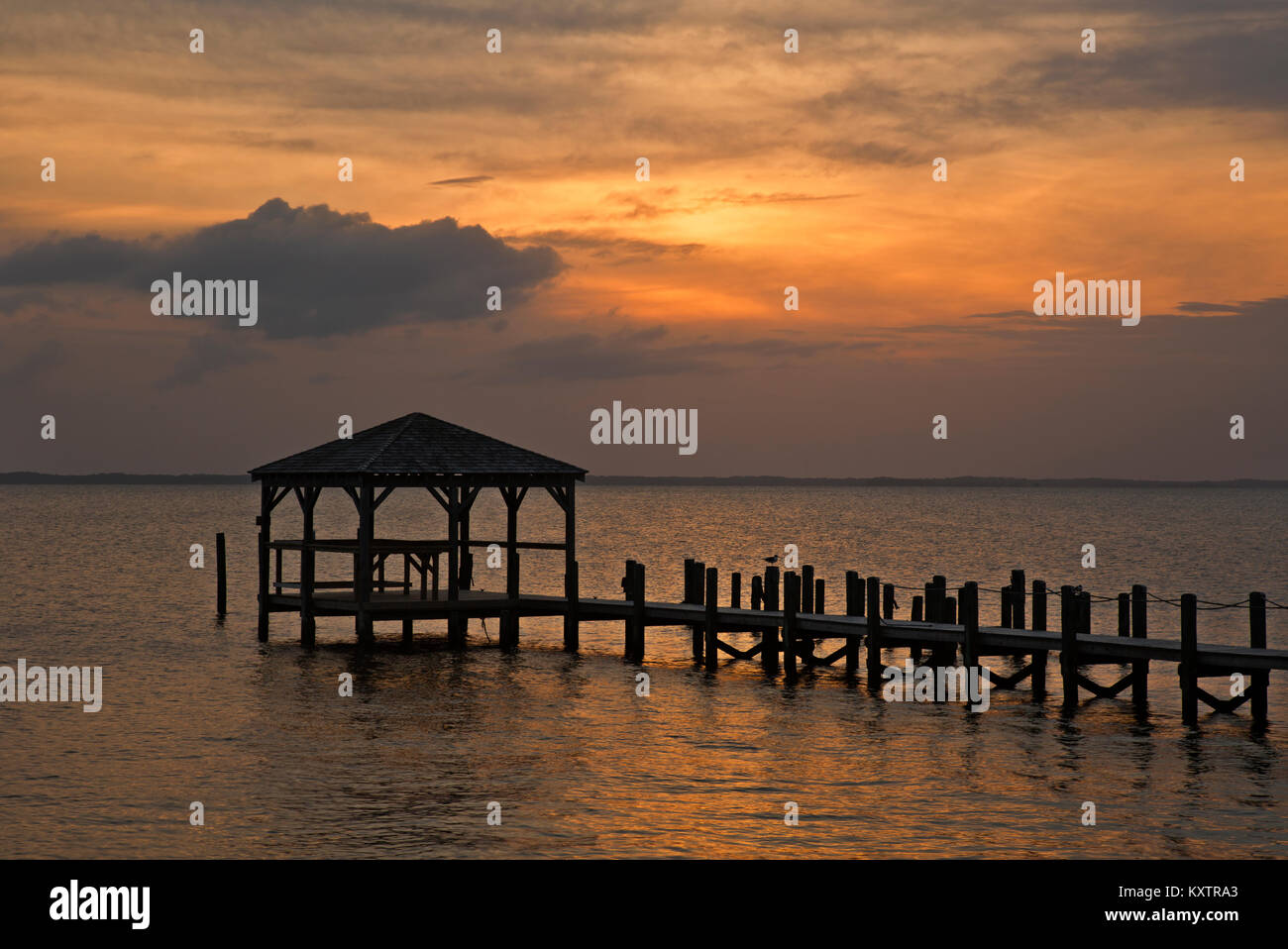 NC01263-00...NORTH CAROLINA - View over Currituck Sound at sunset from ...