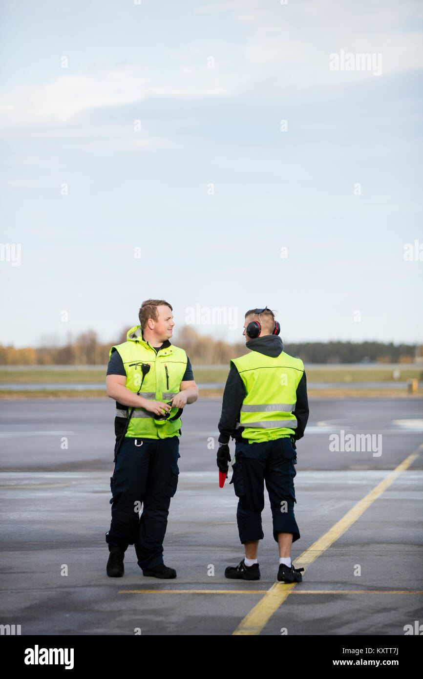 Reflective jackets hi-res stock photography and images - Alamy