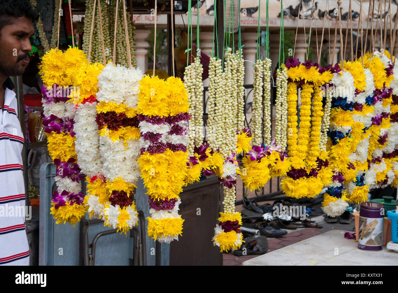 Flower garland temple High Resolution Stock Photography and Images - Alamy