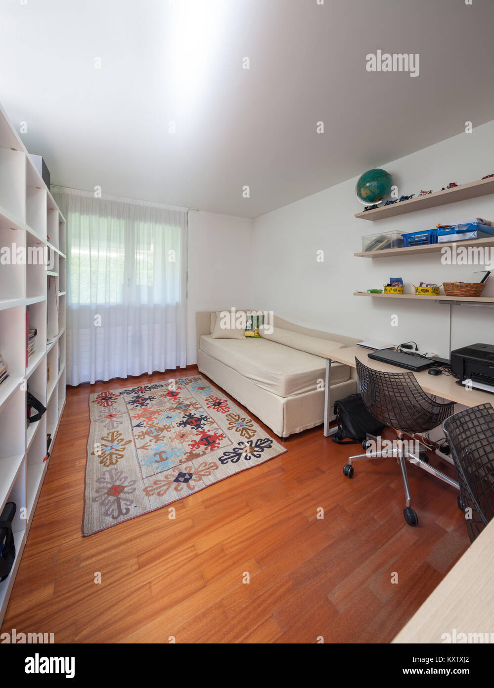 Interior, room studio of house, white walls and parquet Stock Photo - Alamy