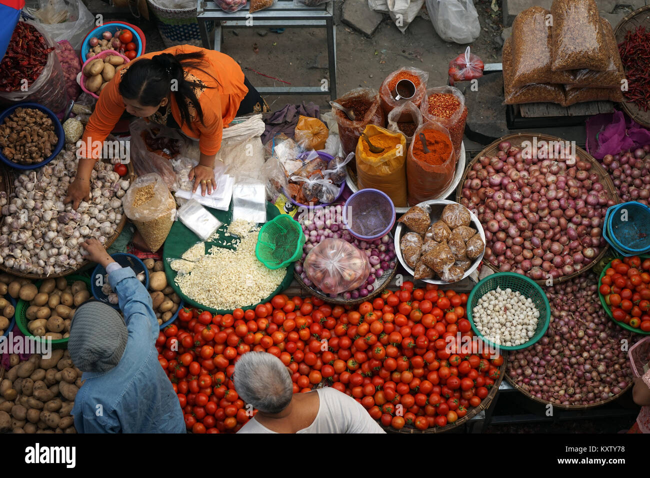 MANDALAY, MYANMAR CIRCA APRIL 2017 Street market Stock Photo - Alamy