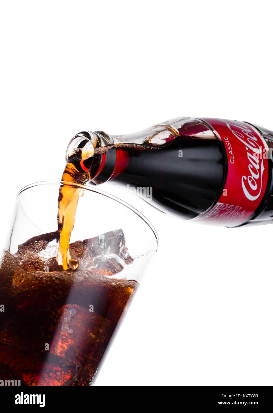 Pouring coca cola glass hi-res stock photography and images - Alamy