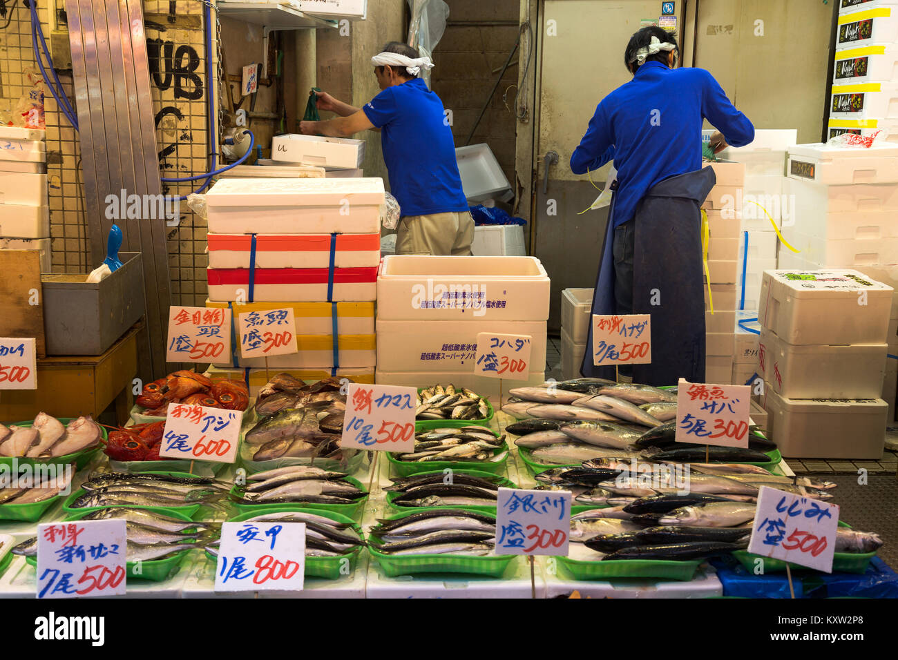 Fishmonger fish box hi-res stock photography and images - Alamy