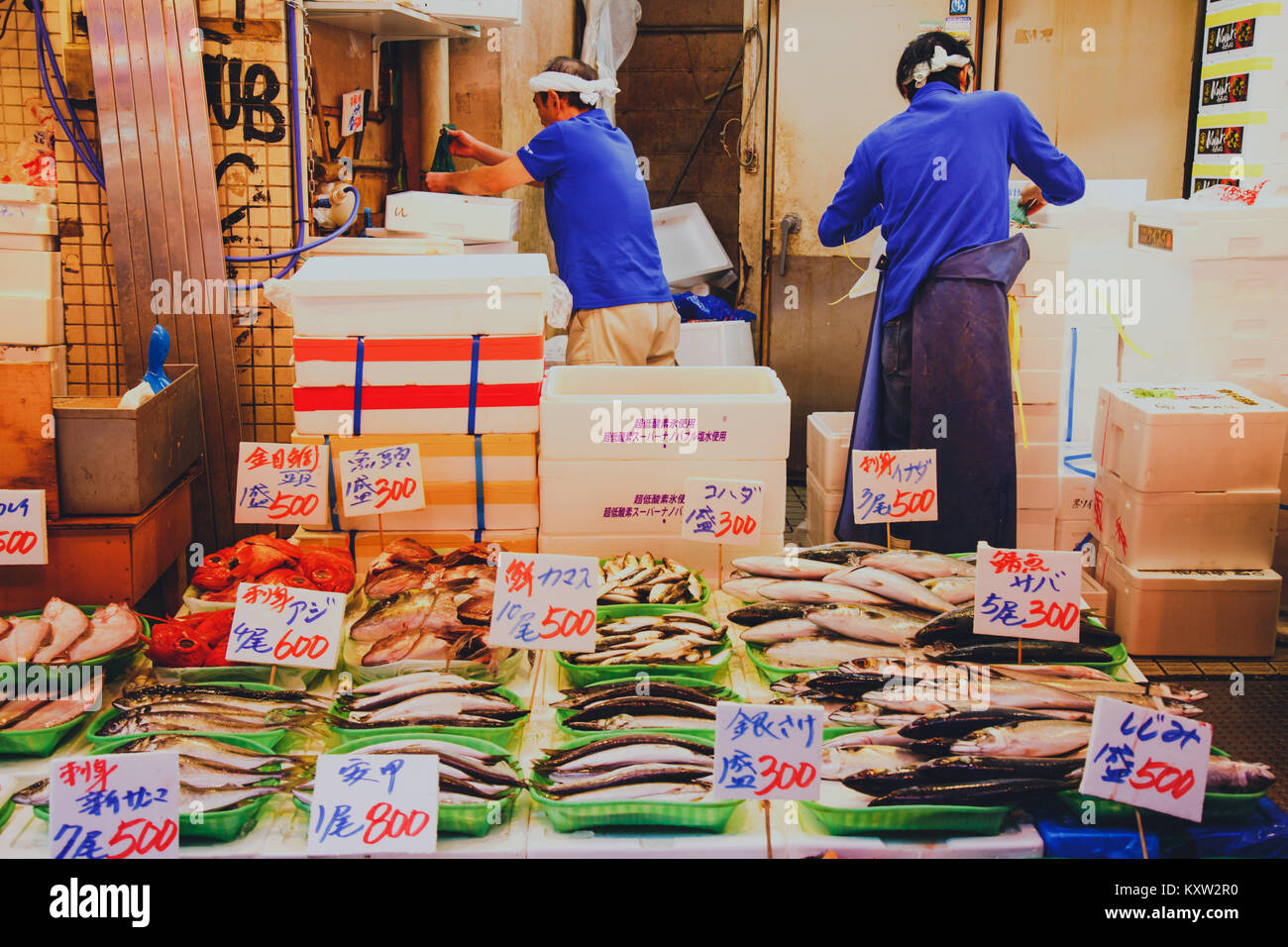 Tsukiji, Tokyo, Japan - October 24, 2016 : Japanese fishmonger ...