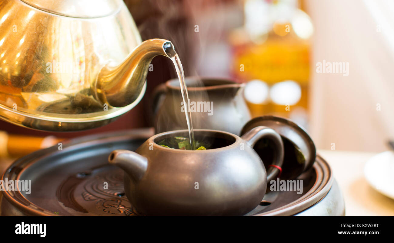 Tea pot pouring illustration hi-res stock photography and images - Alamy