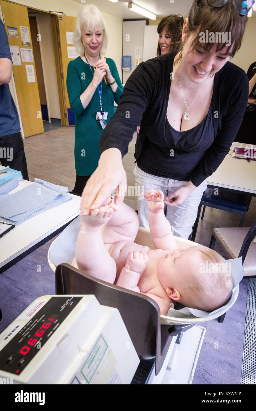 Baby weighing mother scales hi-res stock photography and images - Alamy