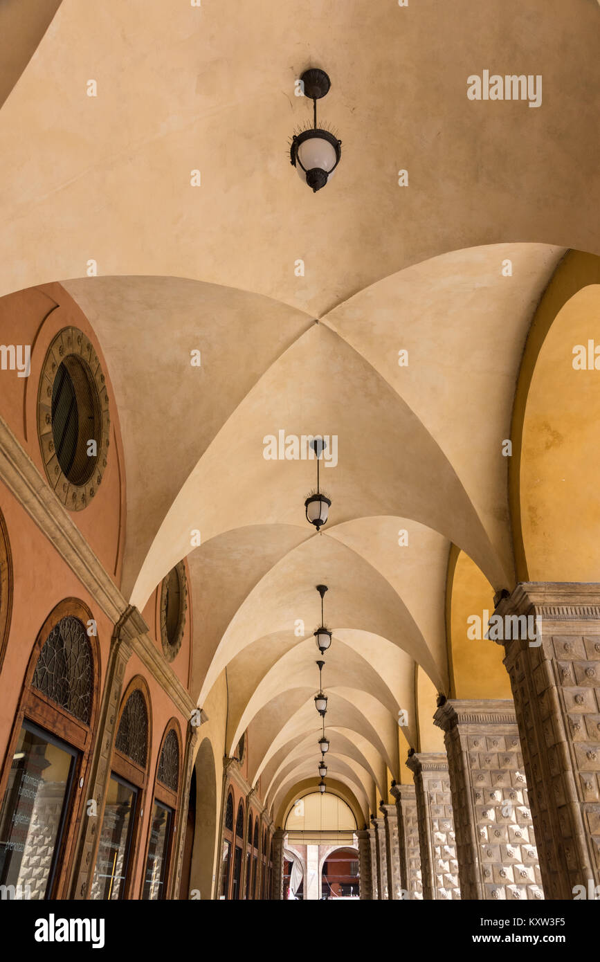 Porticos hi-res stock photography and images - Alamy