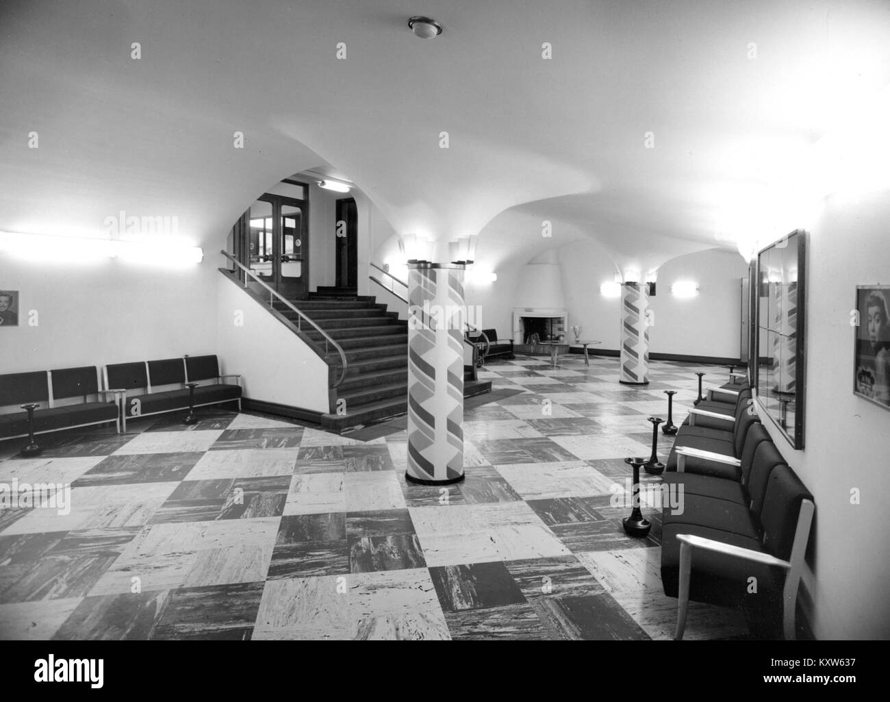 Cinema marquee Black and White Stock Photos & Images - Alamy