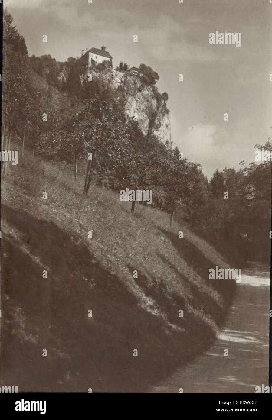 Fran Vesel - Hiša na vrhu skalnatega pobočja Stock Photo - Alamy