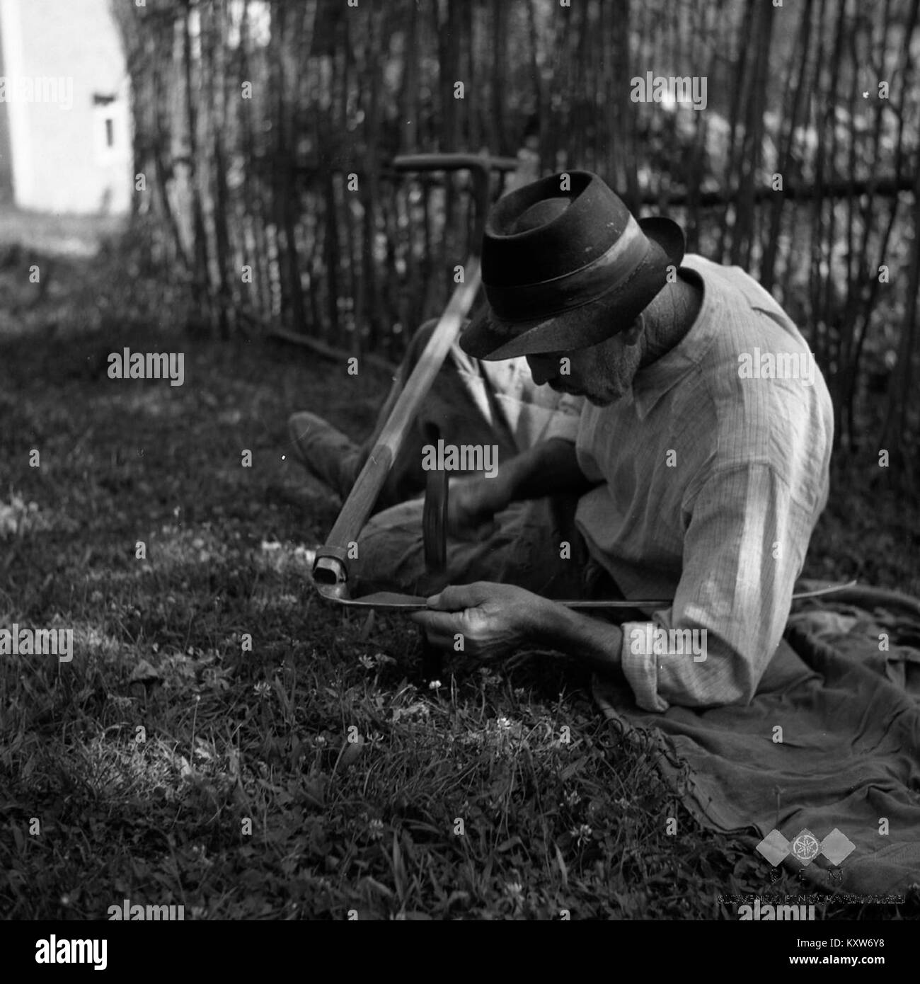 Traditional threshing method hi-res stock photography and images - Alamy