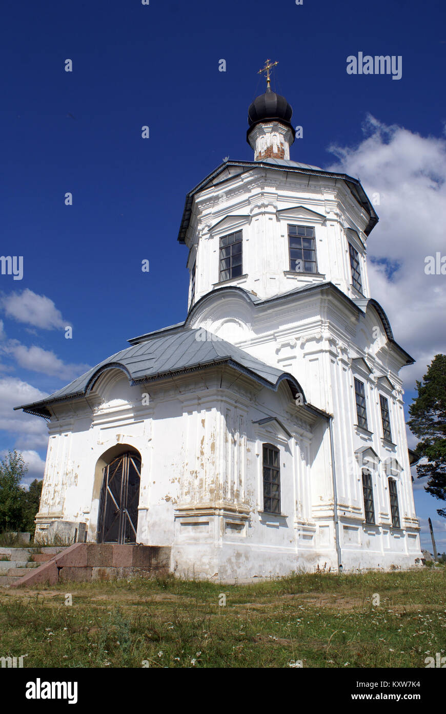 Russian white stone church in Nilova Pustyn, Seliger Stock Photo - Alamy