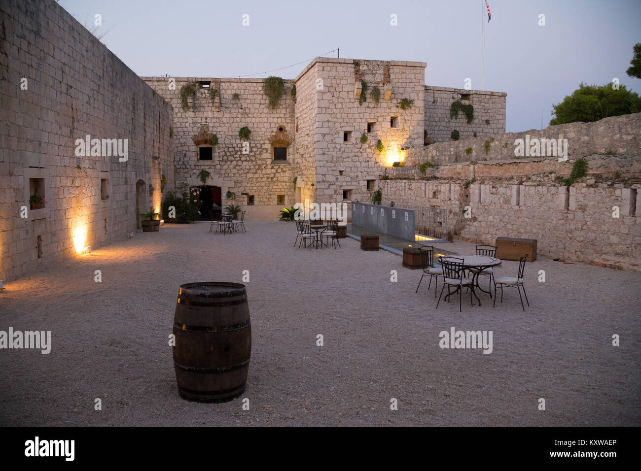 Vis, restaurant terrace, Croatia Stock Photo - Alamy