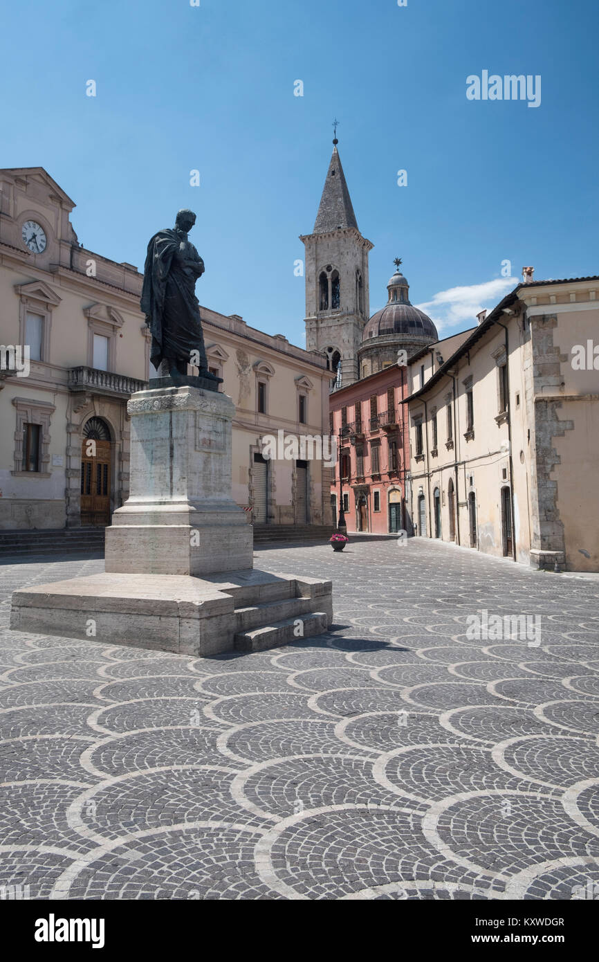 Sulmona (L'Aquila, Abruzzi, Italy): historic buildings along corso ...