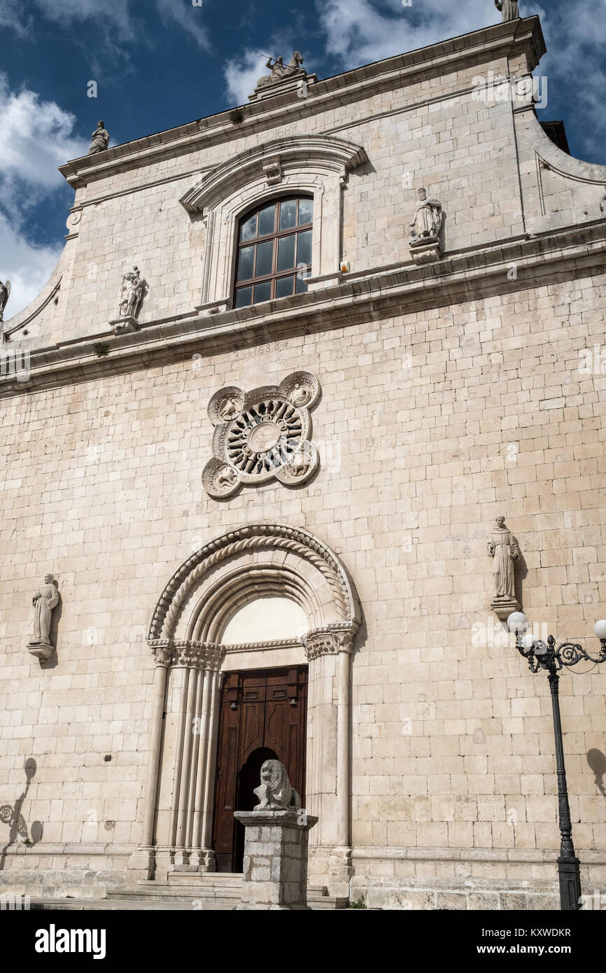 Popoli (L'Aquila, Abruzzi, Italy): historic buildings in Piazza della ...