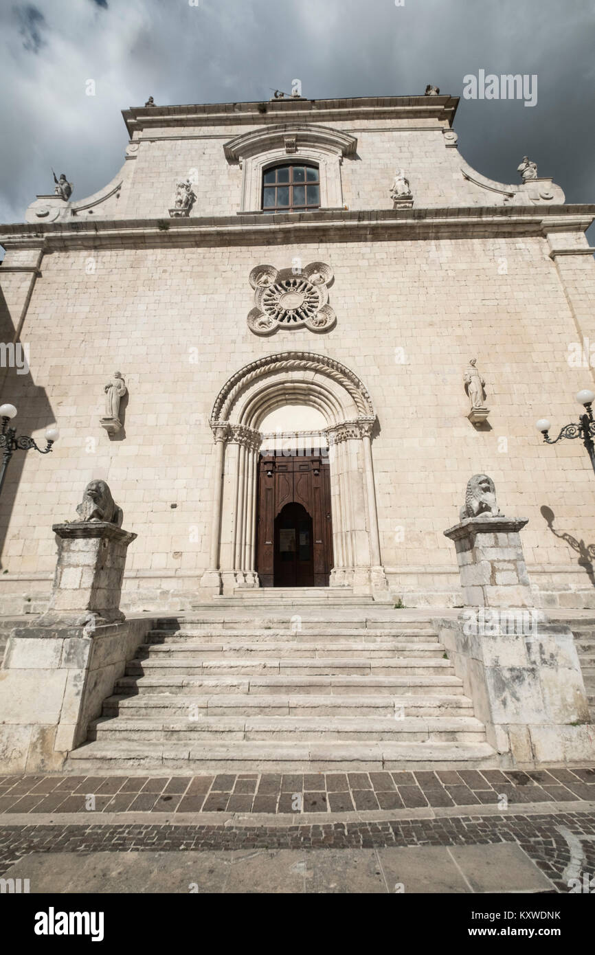 Popoli (L'Aquila, Abruzzi, Italy): historic buildings in Piazza della ...