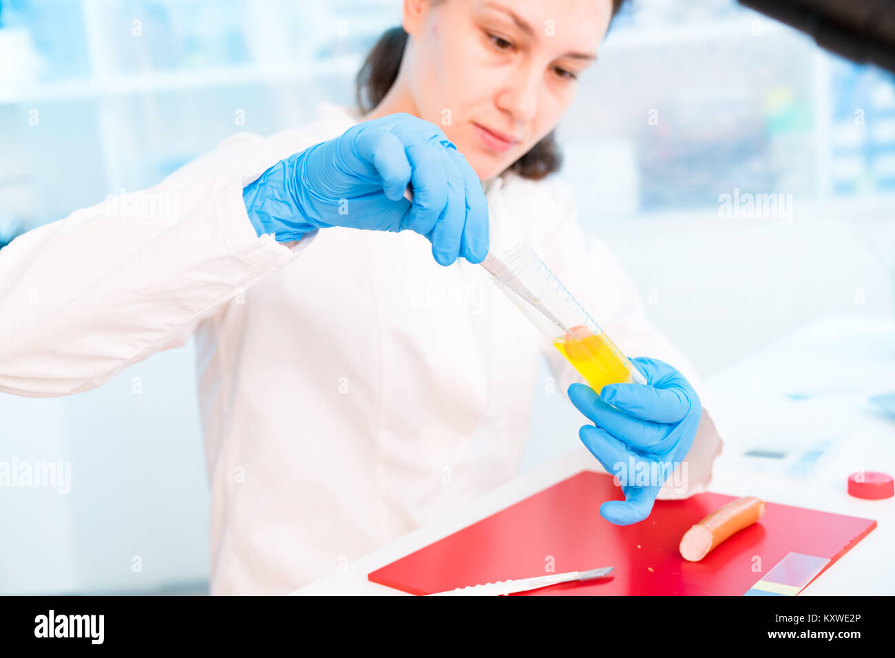 Lab technician chemistry hi-res stock photography and images - Alamy